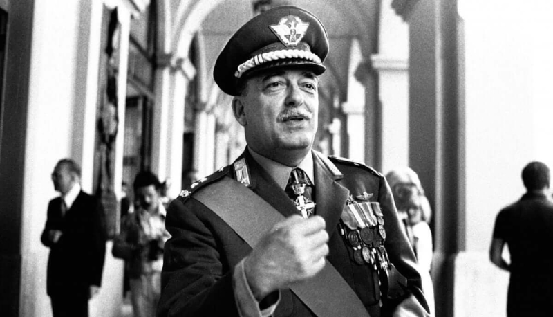 Carlo Alberto Dalla Chiesa: chi è, cosa ha fatto e l'attentato in cui è ...