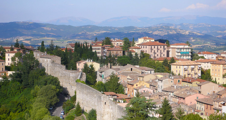 Perugia: descrizione dettagliata della città dell'Umbria