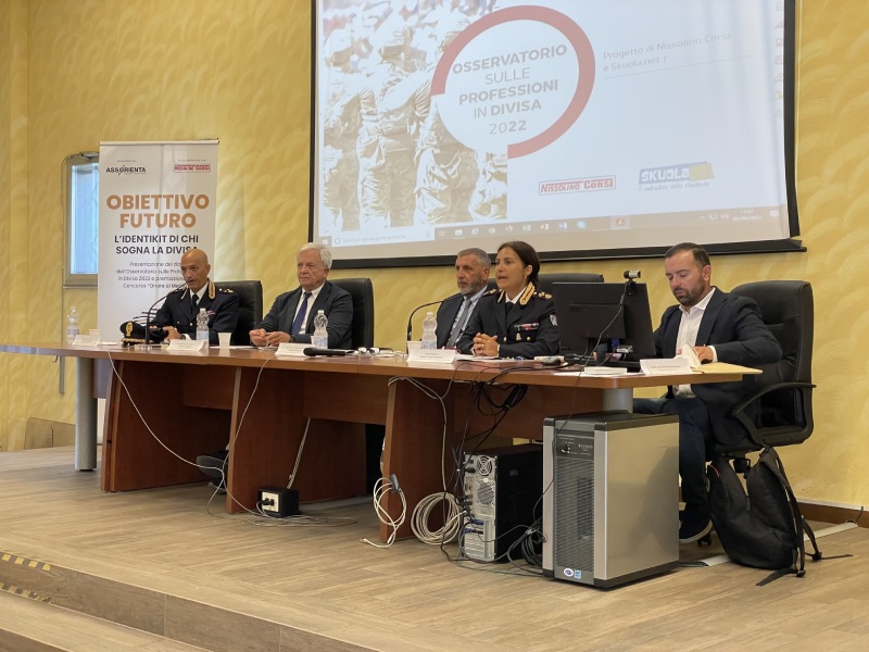 Un familiare in divisa e buoni voti a scuola: ecco l’identikit dei ...
