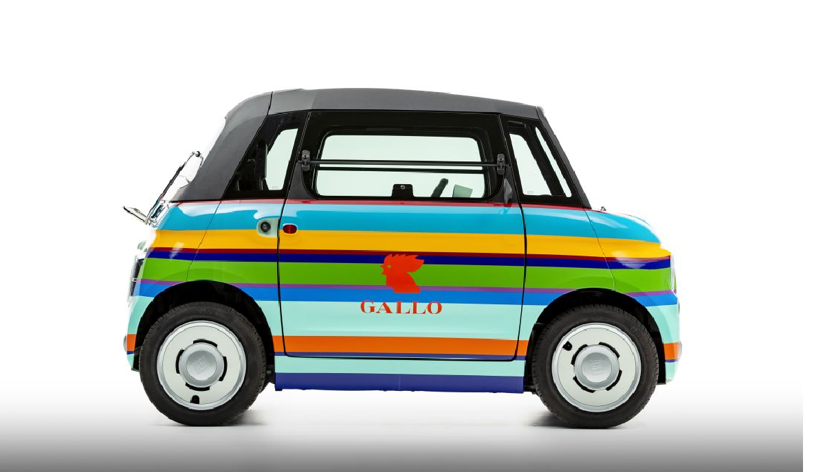 Perché a Milano ci sono delle Topolino con i calzini GALLO?
