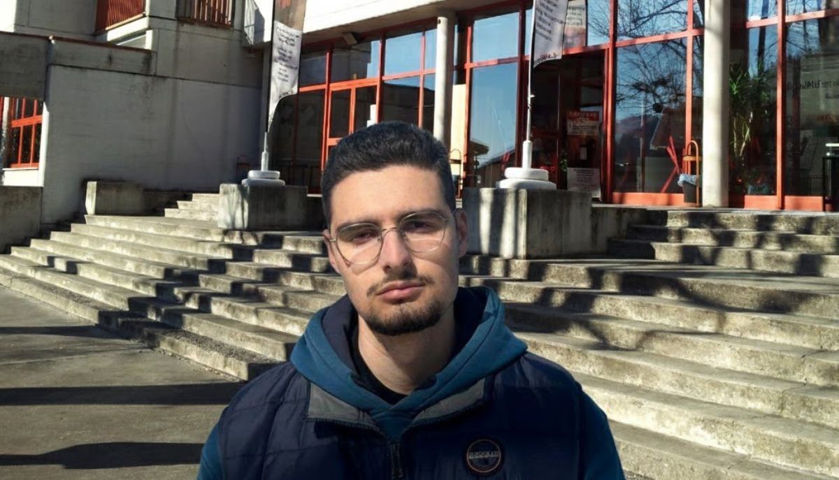 Simone diventa prof di ruolo a soli 19 anni dopo un concorso da record