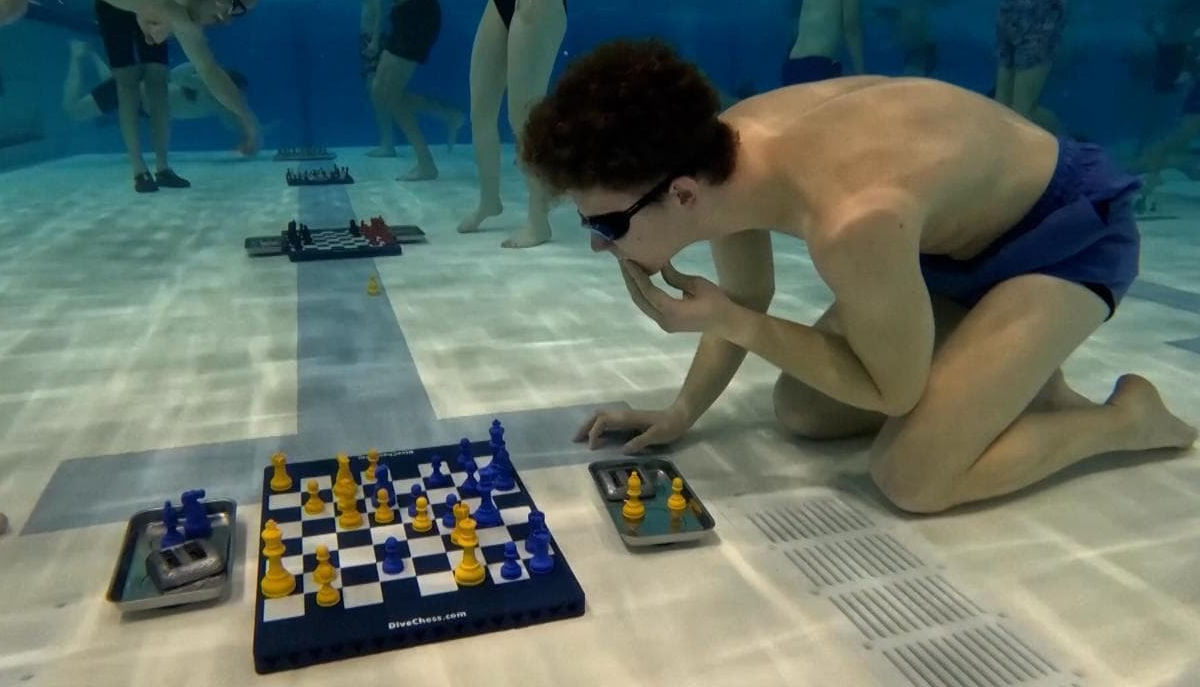 Scacchi sott’acqua: come funziona il campionato di Diving Chess